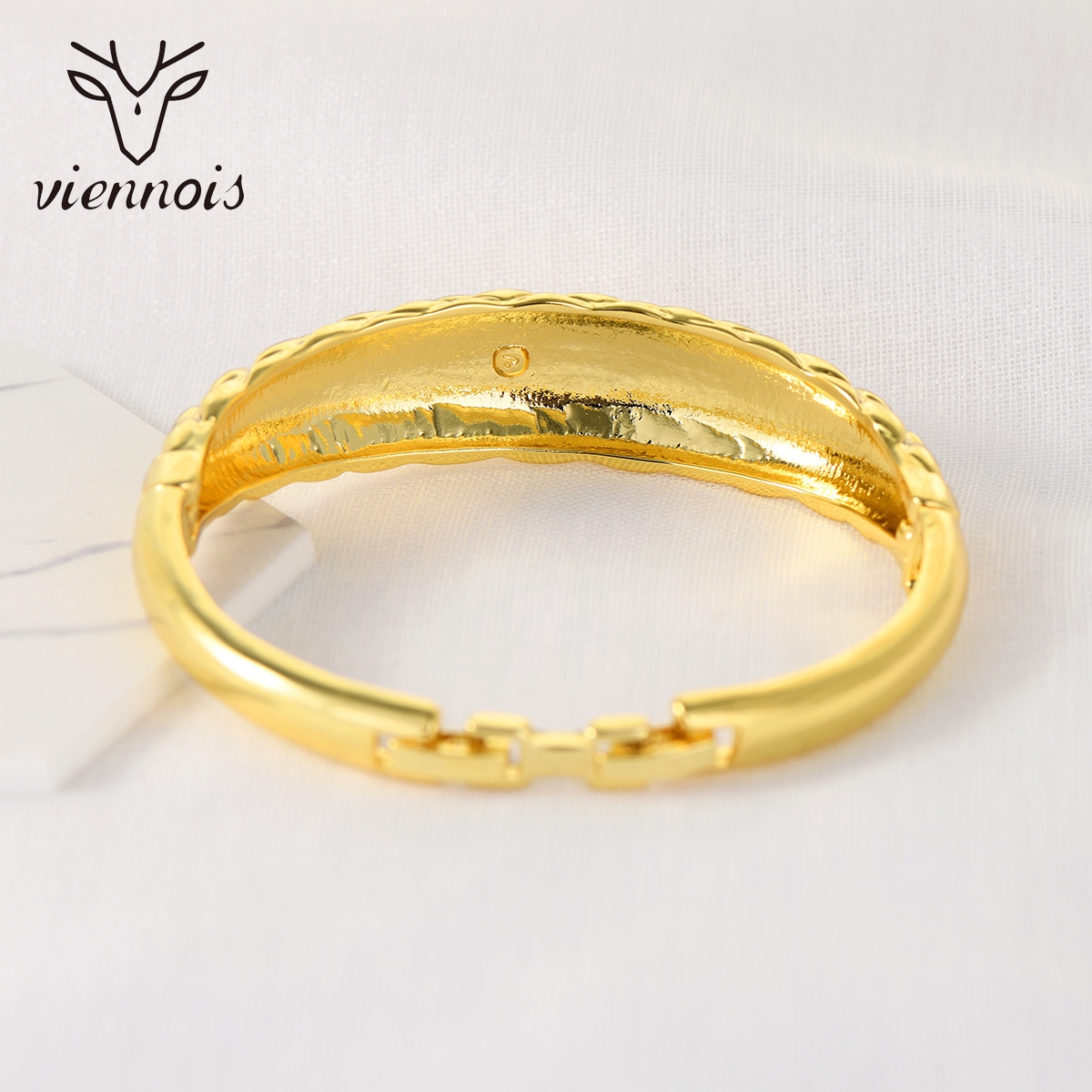 Buy Zinc Alloy Dubai Fashion Bangle with Unbeatable Quality