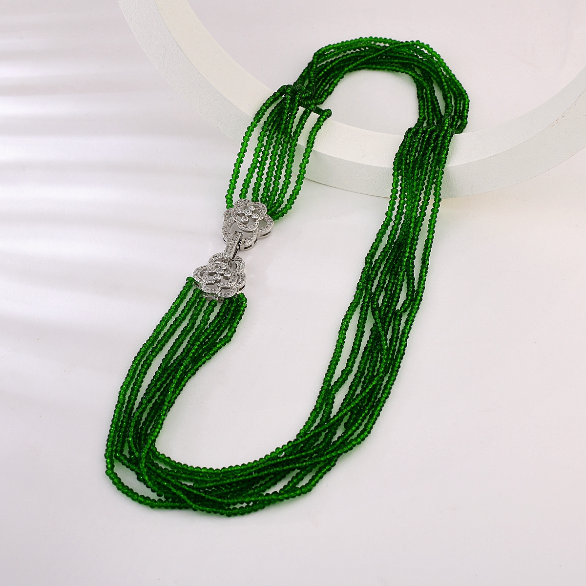 Luxury Green Long Statement Necklace in Flattering Style