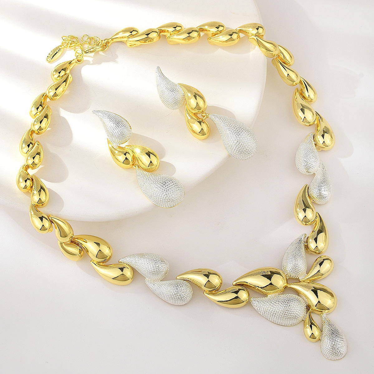 Pretty Big Gold Plated 2 Piece Jewelry Set